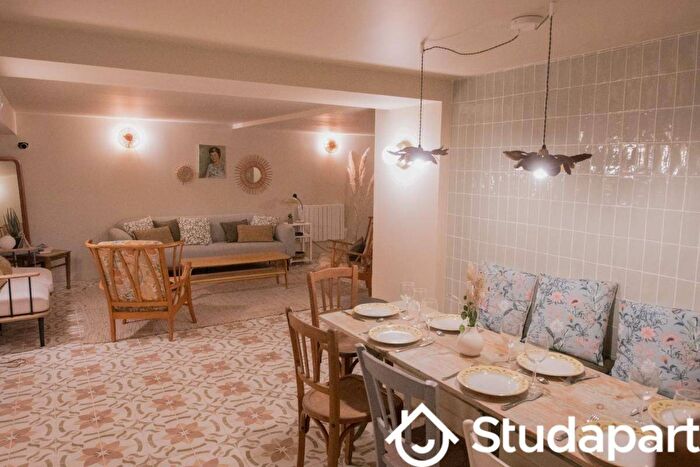 Appartement à louer - Danube-Porte des Lilas, Paris ème arrondissement - 1 pièce - 1 chambre