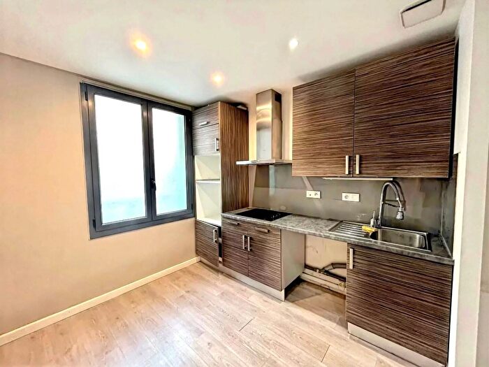 Castellane, Marseille 6ème arrondissement : Appartement 3 pièces à louer