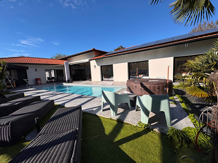 Maison à vendre - Lugos - 8 pièces - 5 chambres