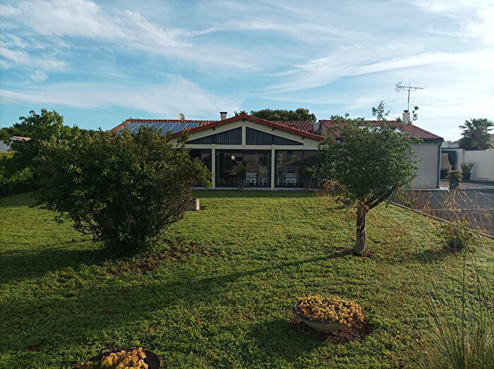 Maison à vendre - Nuaillé-dAunis - 7 pièces - 4 chambres