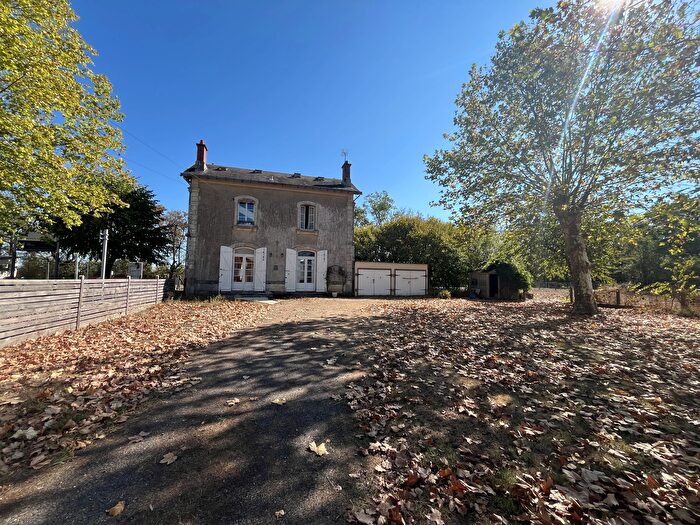 Lathus-Saint-Rémy : Maison 7 pièces à vendre