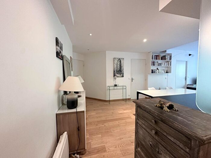 Appartement à louer - Suresnes, Centre-ville - 2 pièces - 1 chambre