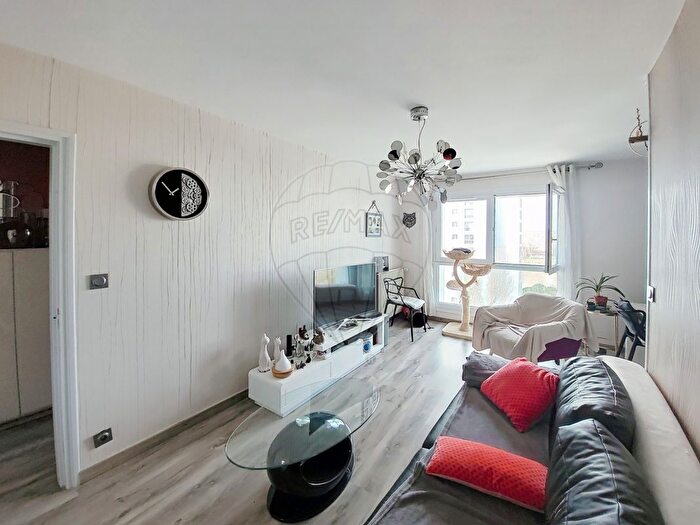 Maisons à vendre et appartements à louer - 1