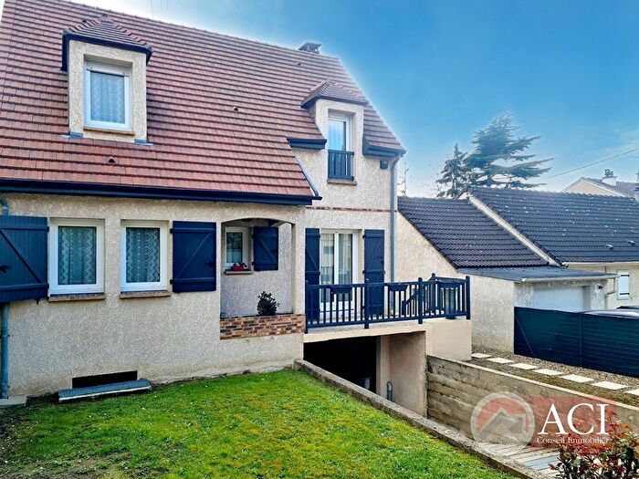 Maison 5 pièces à vendre à Montmagny, Centre-ville, Carrières