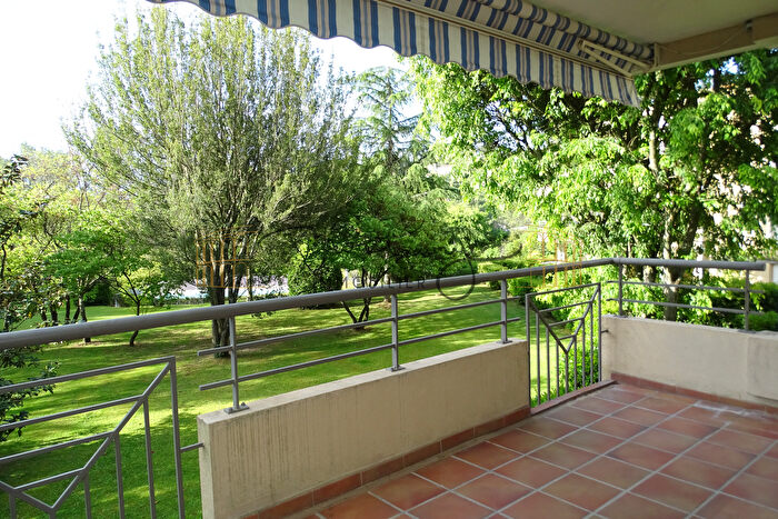 Appartement à louer - Nîmes, Camplanier, Cigale, Bois des Esprisses - 4 pièces - 3 chambres