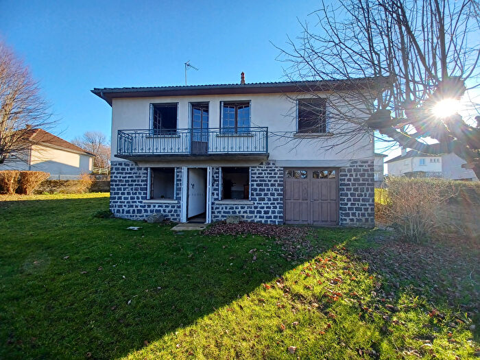 Maison à vendre - Pleaux - 5 pièces - 4 chambres