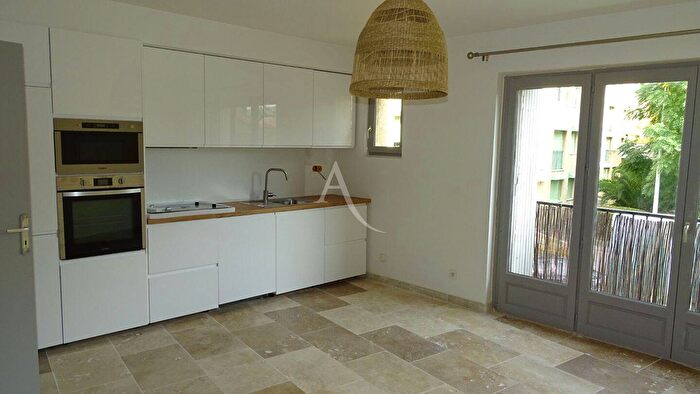 Appartement à louer - Capucins-La Barbacane-La Trivalle-Bellevue, Carcassonne - 2 pièces - 1 chambre