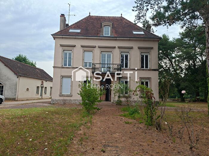 Maison 9 pièces à Louhans, à vendre