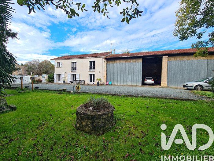 Maison à vendre - Saint-Savinien - 7 pièces - 5 chambres