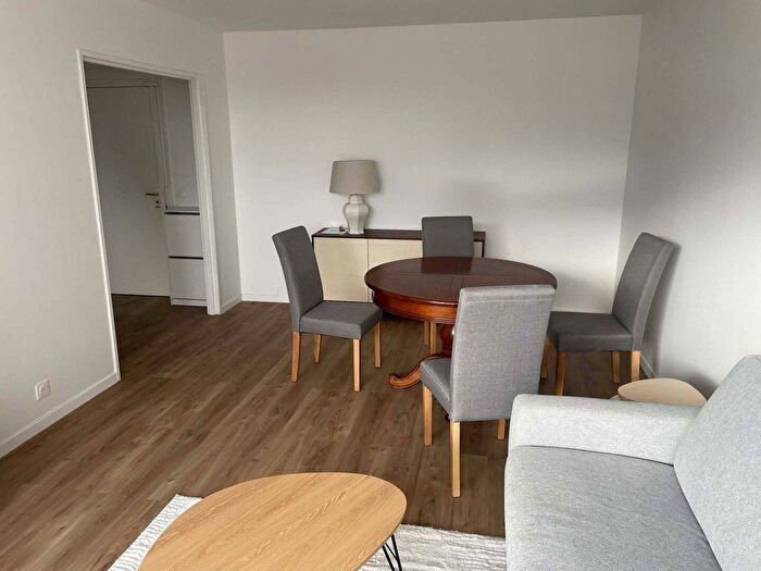 Appartement à louer - Hôtel de Ville, Courbevoie - 3 pièces - 2 chambres