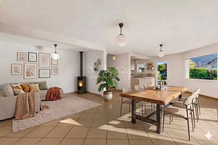 Brison-Saint-Innocent : Maison 8 pièces à vendre