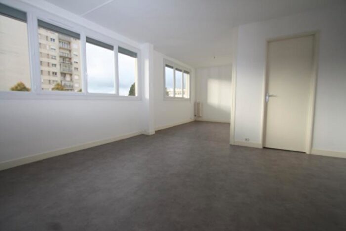 Appartement 4 pièces à Orléans, Gare, à louer