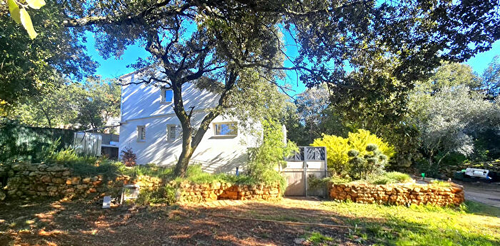 Maison à vendre - Sainte-Anastasie-sur-Issole - 4 pièces - 3 chambres