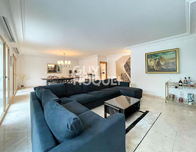 Maison à louer - Rueil-Malmaison, Buzenval - 5 pièces - 4 chambres