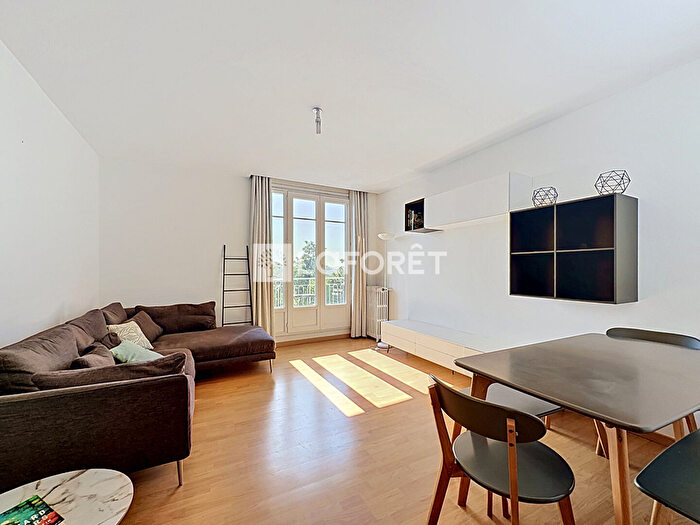 Suresnes, République - Appartement 4 pièces à vendre