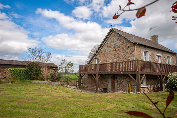 Maison à vendre - Saint-Georges-de-Reintembault - 6 pièces - 3 chambres