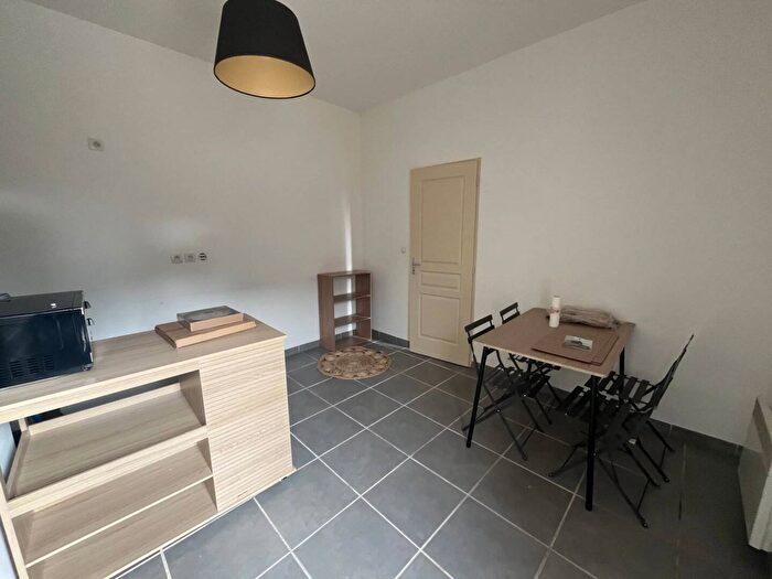 Appartement à louer - Casernes, Nîmes - 2 pièces - 1 chambre