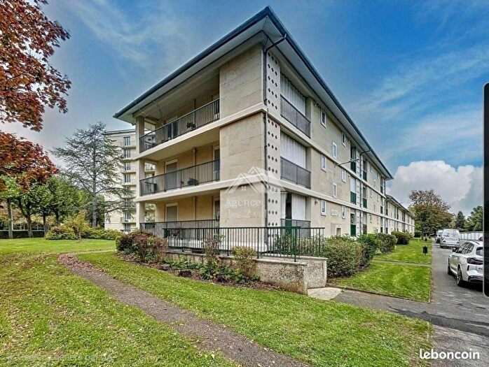 Avenues, Compiègne : Appartement 4 pièces à louer