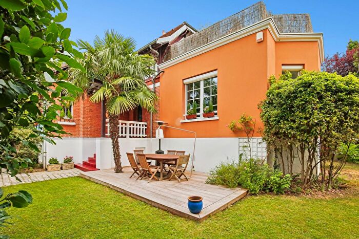 Vaucresson : Maison 9 pièces à vendre