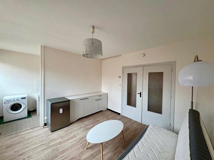 Appartement à louer - Le Centre-Centre Ville, Roanne - 1 pièce