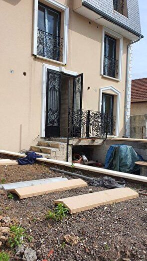 République-Gare-Porte de Paris, Saint-Denis : Appartement 4 pièces à louer