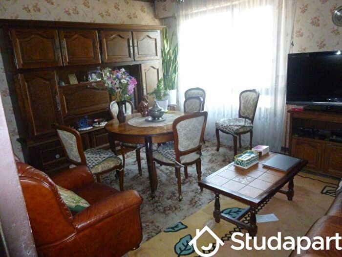 Appartement à louer - Barbâtre-Saint Remy-Verrerie, Reims - 1 pièce