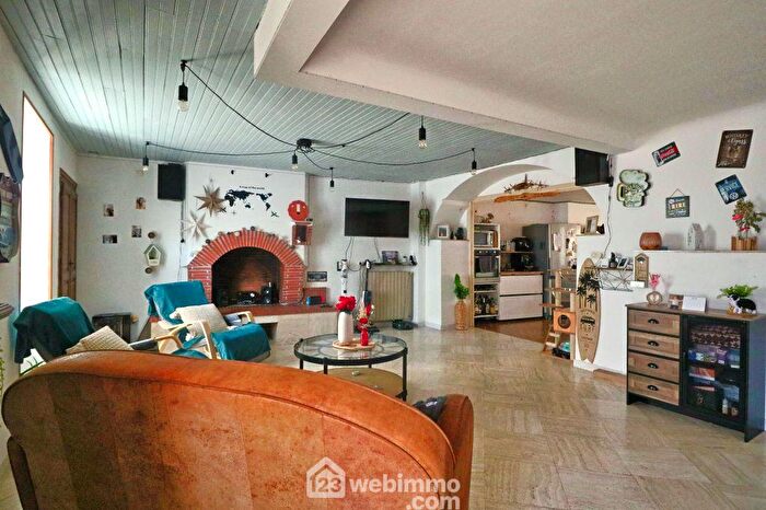 Maison à vendre - Couhé - 5 pièces - 3 chambres