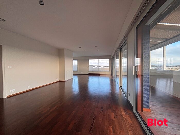 Quartiers Nord-Est, Maurepas : Appartement 7 pièces à louer