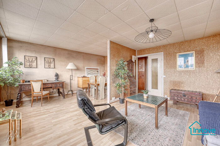 Appartement à vendre - Paris e  - 5 pièces - 3 chambres