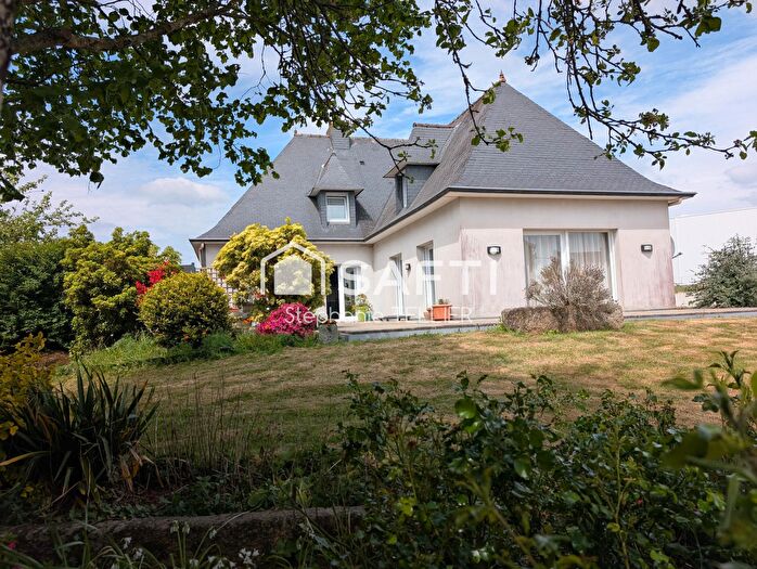 Carhaix-Plouguer : Maison 8 pièces à vendre