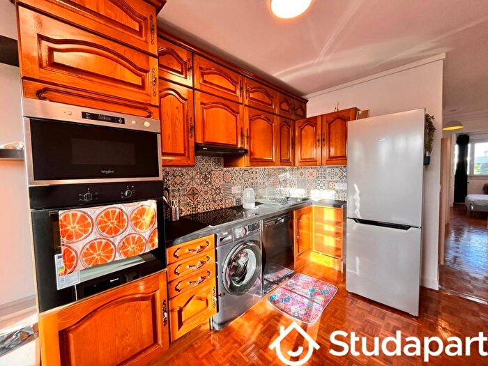 Appartement 1 pièce à louer à Monsivry, Villejuif