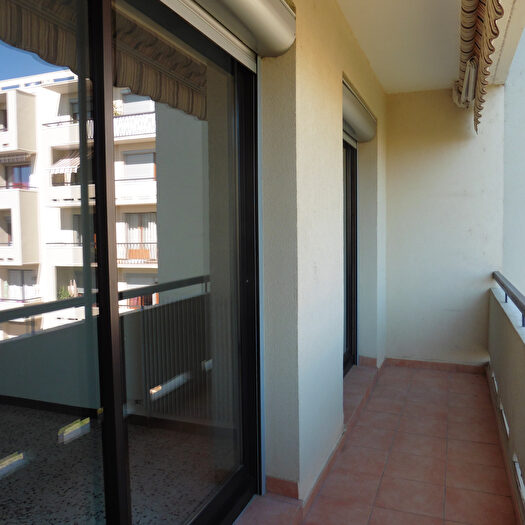 Appartement à louer - Pont-Saint-Esprit - 3 pièces - 2 chambres