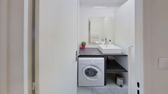 Appartement 6 pièces à Le Grand Trou, Lyon 8ème arrondissement, à louer
