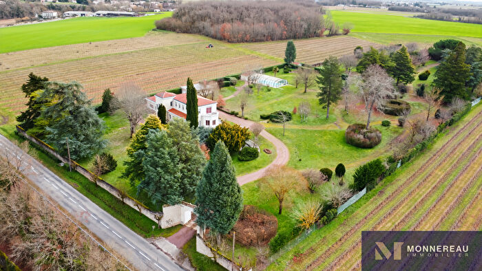 Maison à vendre - Roullet-Saint-Estèphe - 9 pièces - 7 chambres