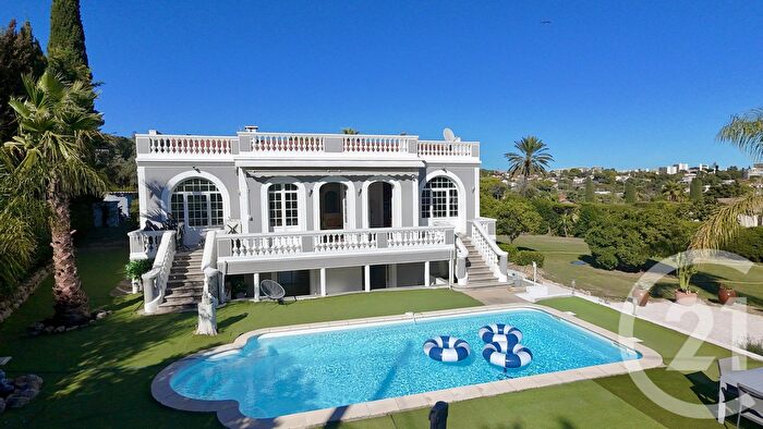 Antibes, Antibes-les-Pins, Trianon, Le Fournel, Peyregoue : Maison 7 pièces à vendre
