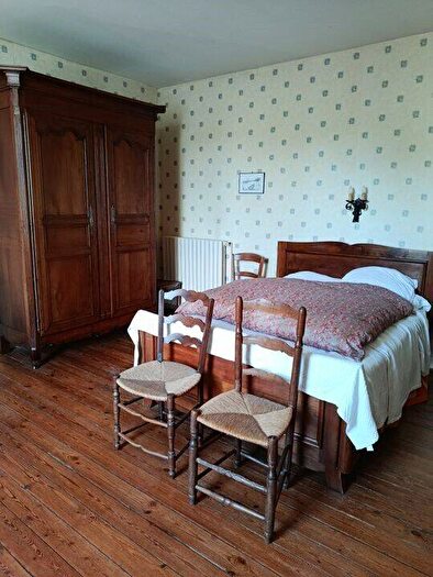 Maison à louer - Châteauneuf-sur-Charente - 4 pièces - 3 chambres