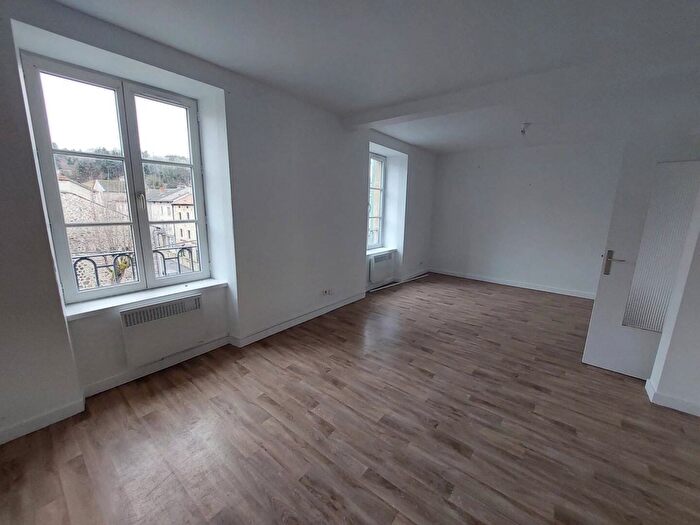Appartement à louer - Saint-Julien-Chapteuil - 5 pièces - 4 chambres