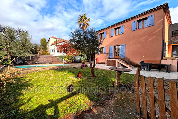 Maison à louer - Marseille e , Montolivet - 5 chambres