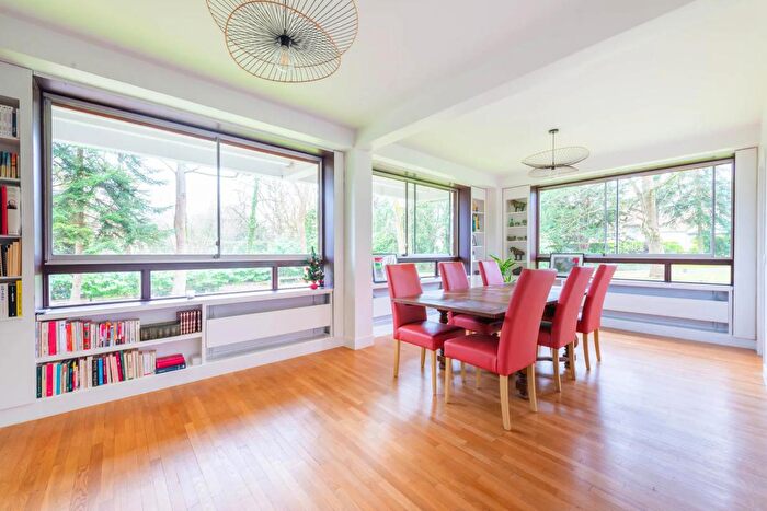 Appartement à vendre - Louveciennes - 4 pièces - 2 chambres