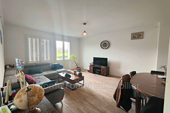 Saint-Yrieix-le-Déjalat : Appartement 3 pièces à louer