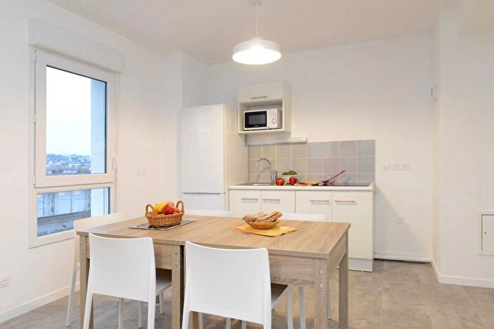 Appartement à louer - Le Bachut, Lyon ème arrondissement - 5 pièces - 4 chambres