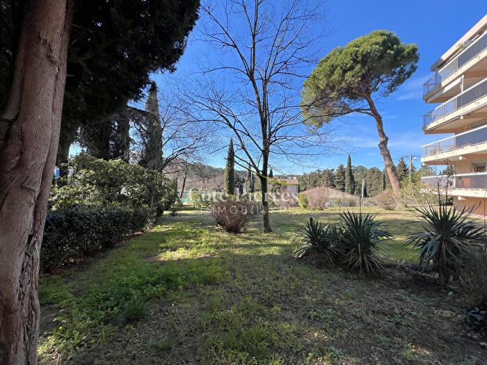 Appartement à vendre - Nîmes, Tour Magne - 3 pièces - 2 chambres