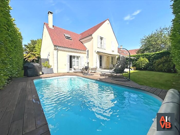 Bussy-Saint-Georges : Maison 6 pièces à vendre