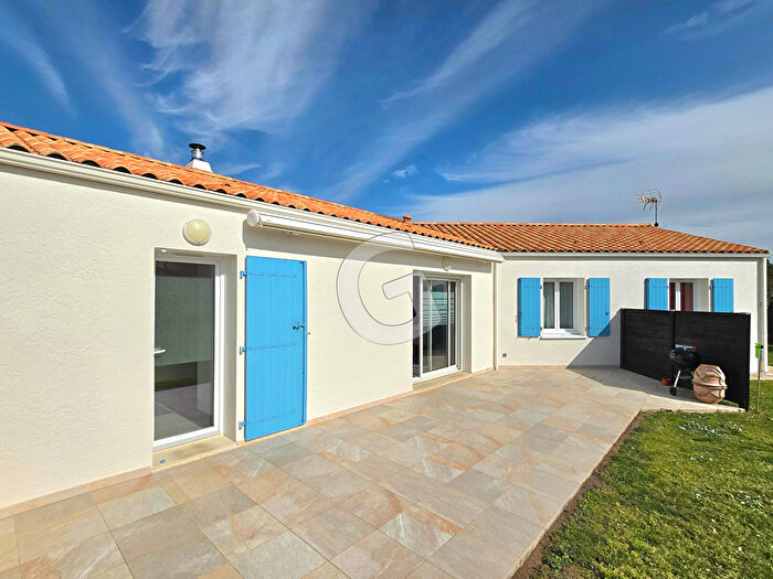 Maison à vendre - Saint-Vincent-sur-Jard - 5 pièces - 4 chambres