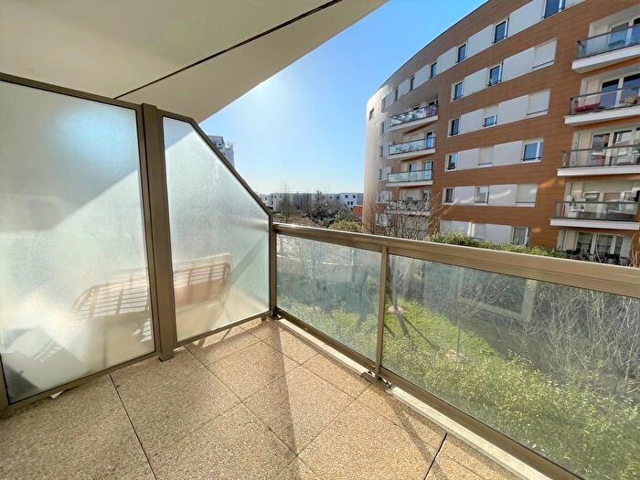 Appartement à vendre - Issy-les-Moulineaux, Les Epinettes, Le Fort, Les Hauts dIssy - 2 pièces - 1 chambre