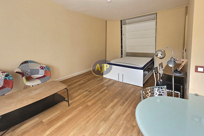 Appartement à louer - Bordeaux, Saint-Augustin - 1 pièce