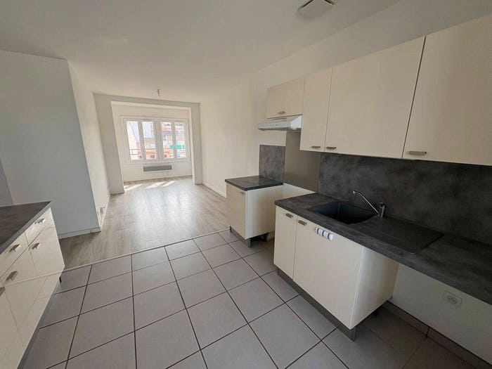 Appartement 3 pièces à Centre Ville-Peyron, La Seyne-sur-Mer, à louer