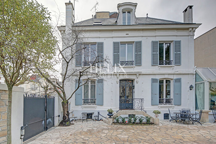Maison à vendre - Le Vésinet, Coeur de Ville - 9 pièces - 5 chambres