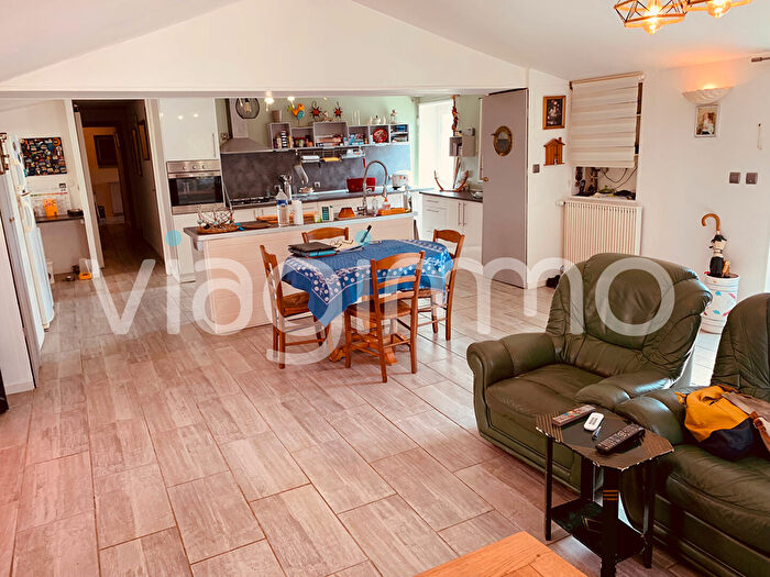 Maison 5 pièces à Vouillé-les-Marais, à vendre