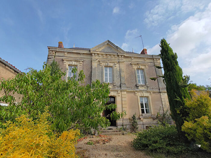 Montilliers : Maison 8 pièces à vendre
